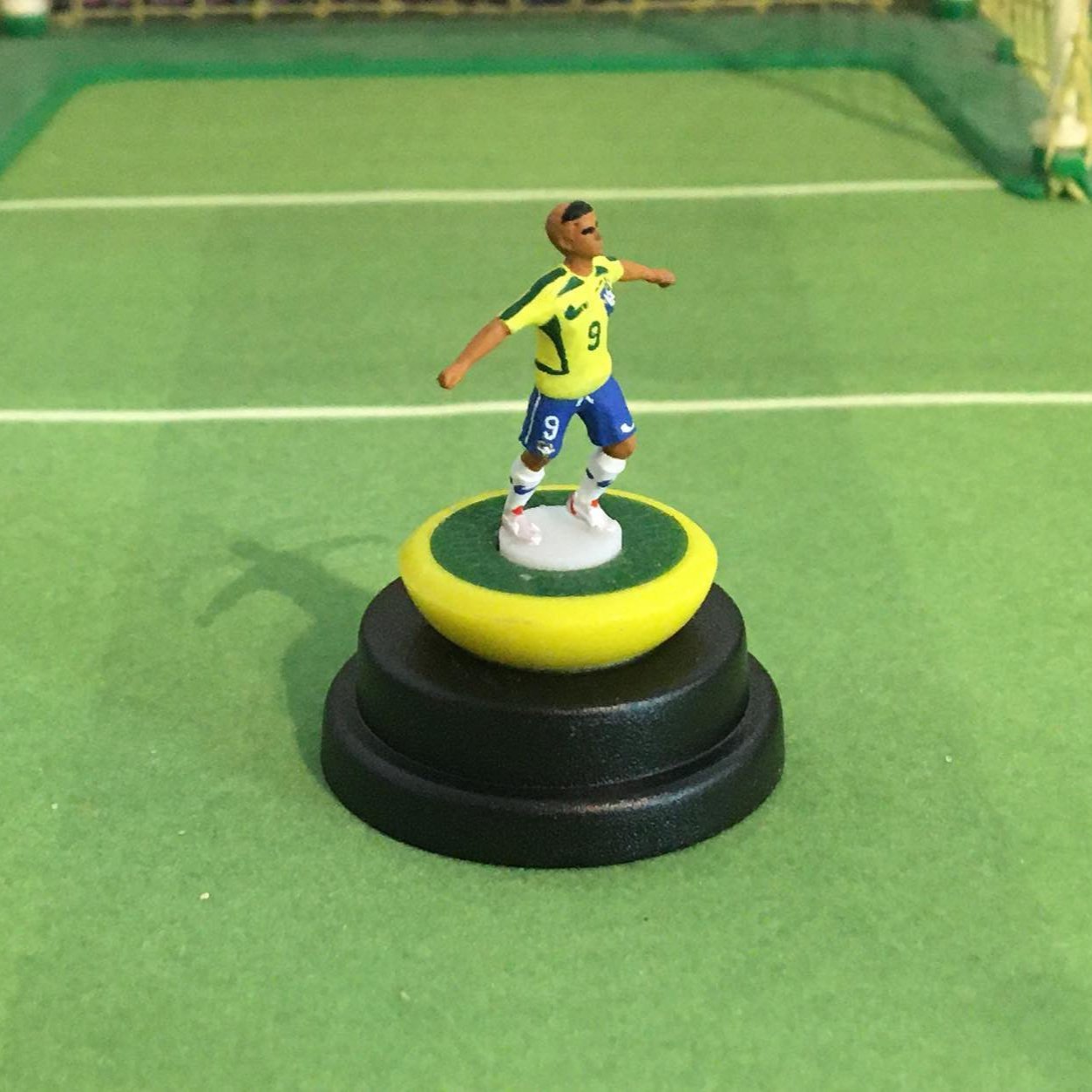 Ronaldo R9 – Legends of Football Miniatures